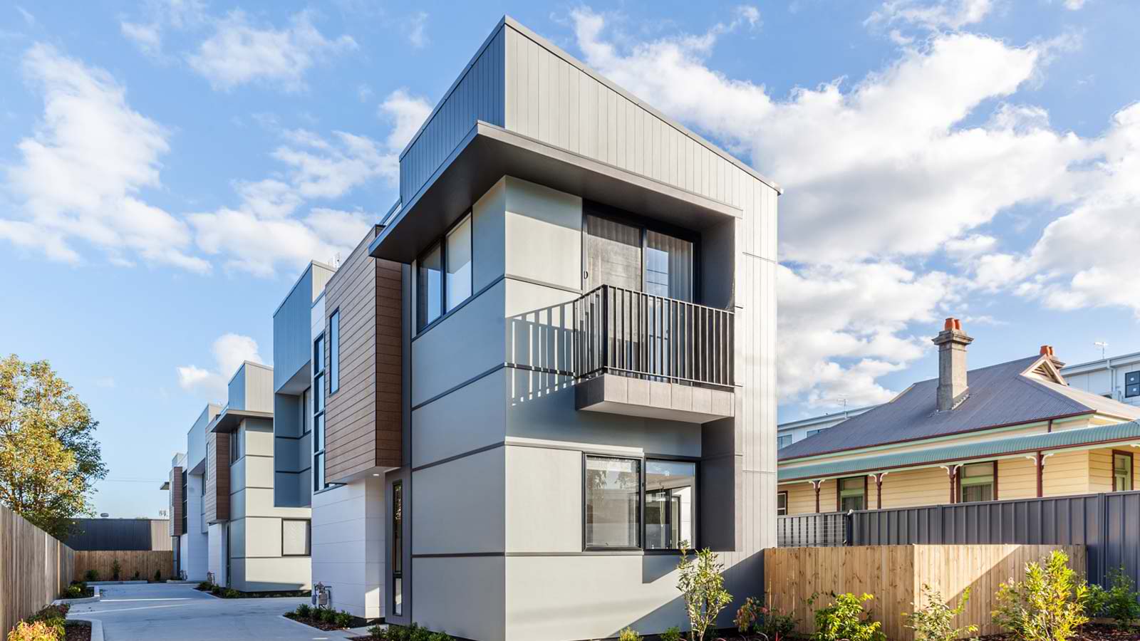 Six High - Welcome to SDA